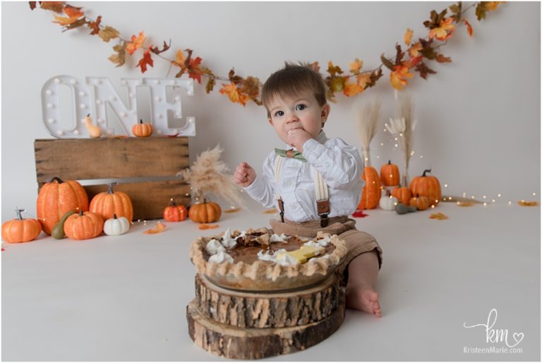 A Non-Traditional Cake Smash Session - Pie Smash for Baby's 1st ...